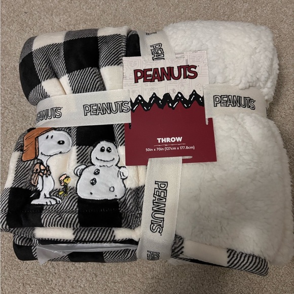 Peanuts | Bedding | Peanuts Snoopy Soft Plush Throw Blanket Black White ...